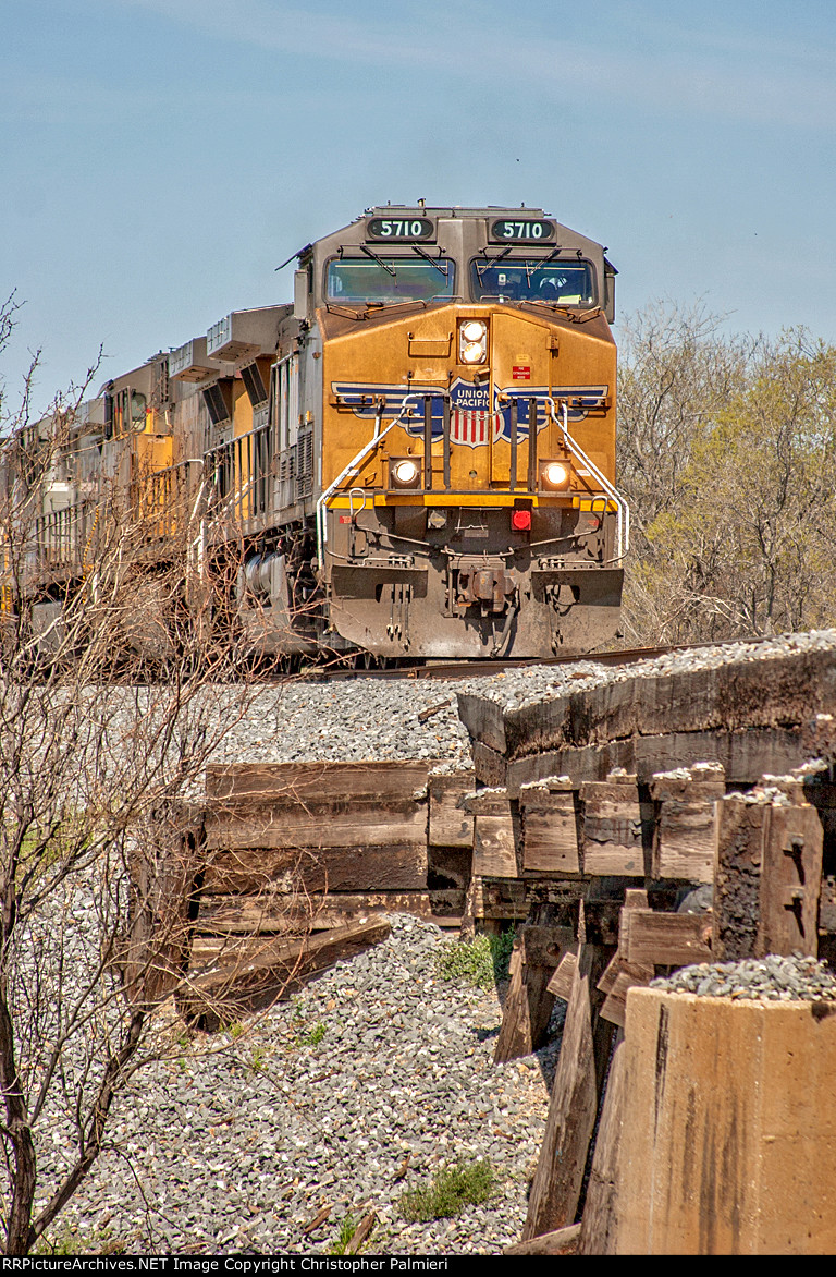 UP 5710 Leads KCS O-ALKC-30